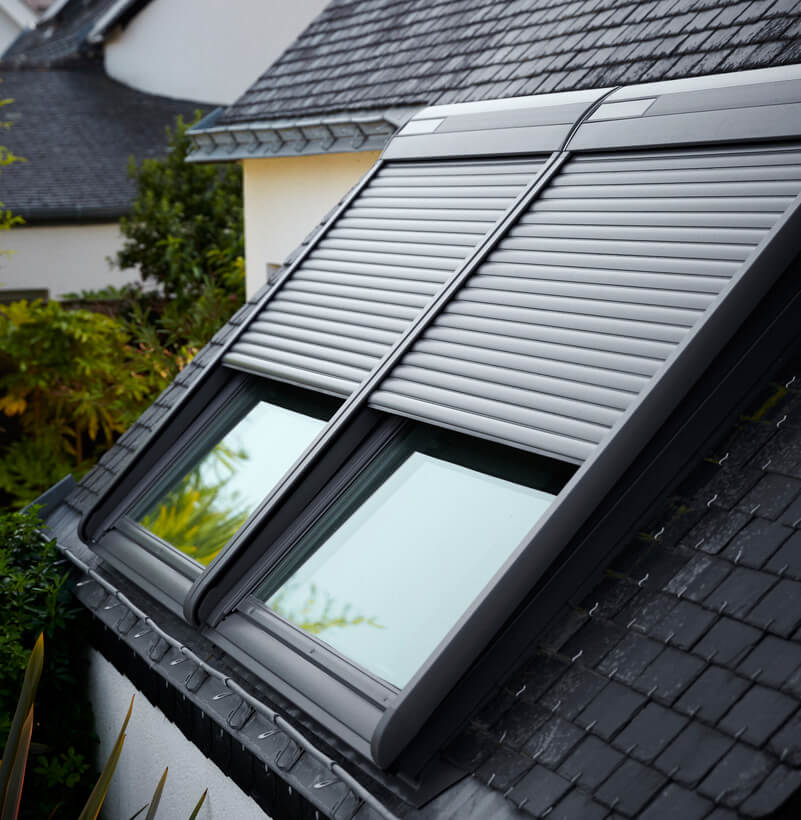 Volet roulant solaire et accessoires Vélux® - Vitrerie de la Ria